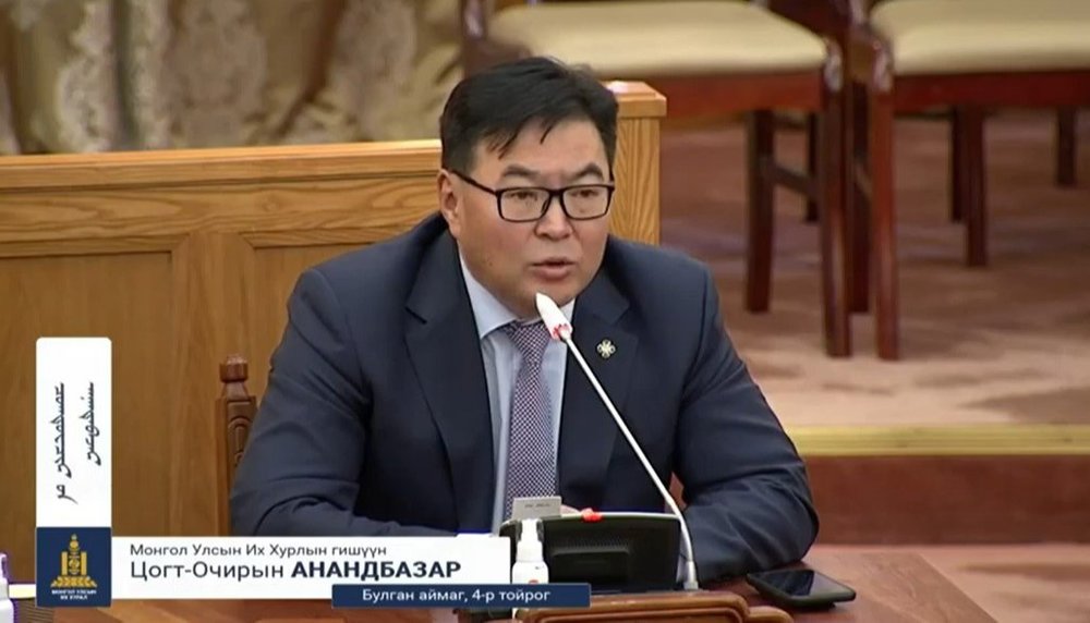 Ц Анандбазар Нэгдүгээр курсийн оюутнуудыг хөдөө орон нутаг руу шилжүүлбэл түгжрэл байхгүй болно